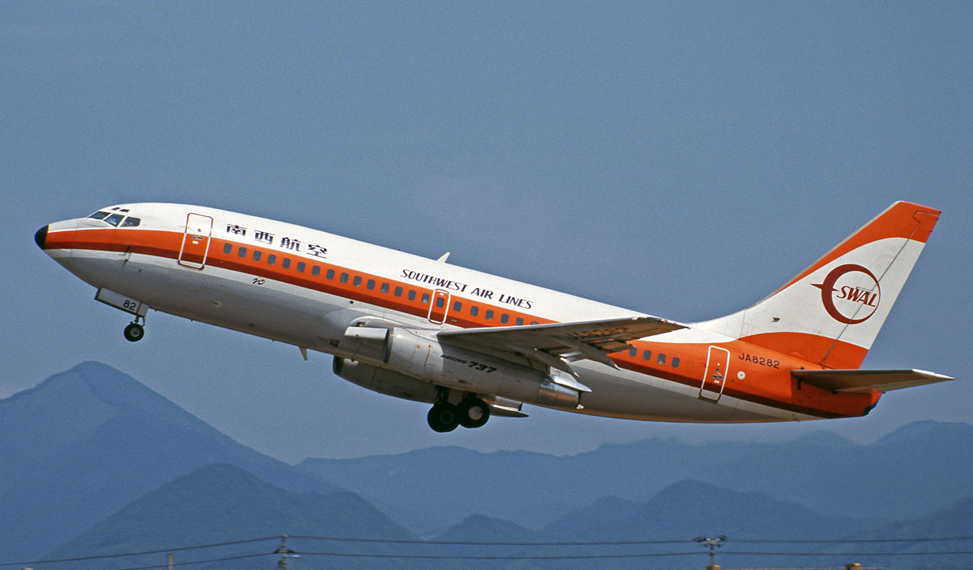 BOEING 737-200Adv / JA8282 : SKY LOUNGE GARDEN -transporter side-