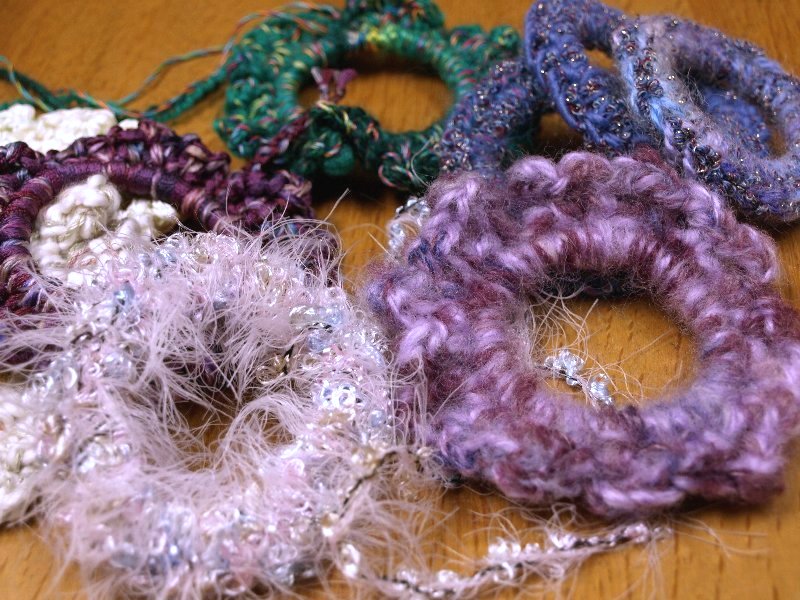 ☆シュシュ編み編みとディスプレイのこと☆ : ガジャのねーさんの 空をみあげて☆ Hazle cucu