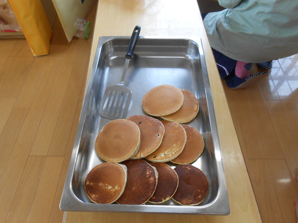 ホットケーキづくり♪（たんぽぽ組） : 小合西保育園の連絡ごと