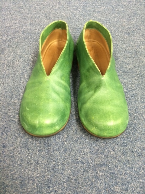 ビーズエイジングオイルを使ってお手入れ : 表参道駅徒歩1分 M.モゥブレィ公式ショップ 青山エリアで靴磨き、ブーツのお手入れができる店！