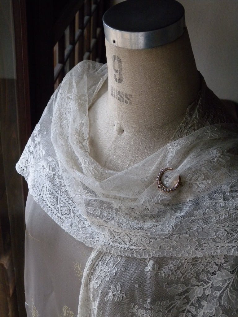 Crescent 三日月のブローチ : 満月アンティーク