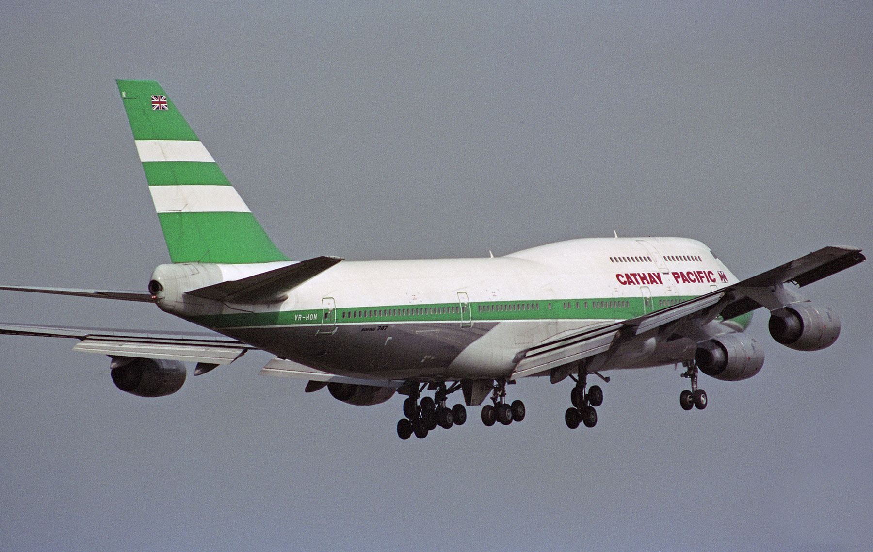 BOEING 747-300 / VR-HON : SKY LOUNGE GARDEN -transporter side-