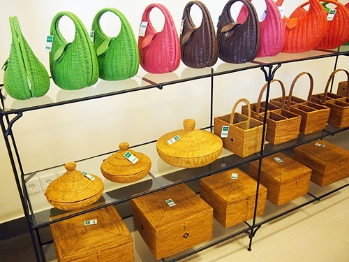 [バリ島旅行記 2016]アシタバ・ファクトリーでアタ製品を買う : ひつじ雲