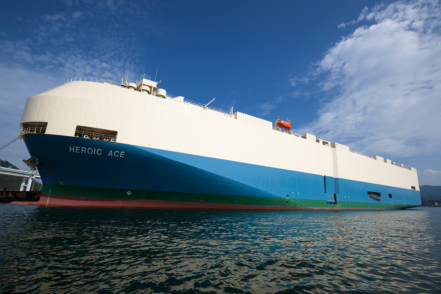 HEROIC ACE : SHIP PHOTO