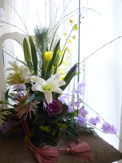 英国風フラワーアレンジメント : NAOMI BAKERY