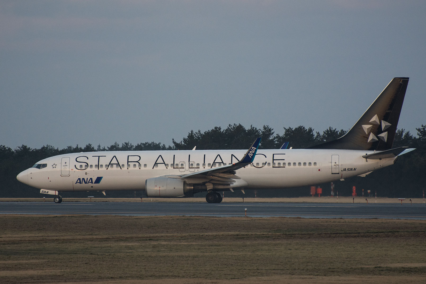 BOEING 737-800 / JA51AN - Star Alliance - : SKY LOUNGE BOEING 737-800 / JA51AN - Star Alliance - : SKY LOUNGE