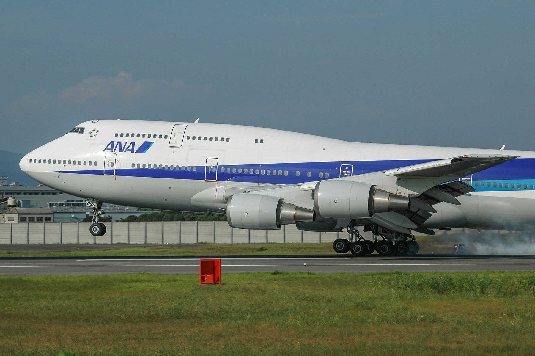 BOEING 747-400D / JA8099 : SKY LOUNGE GARDEN -transporter side-