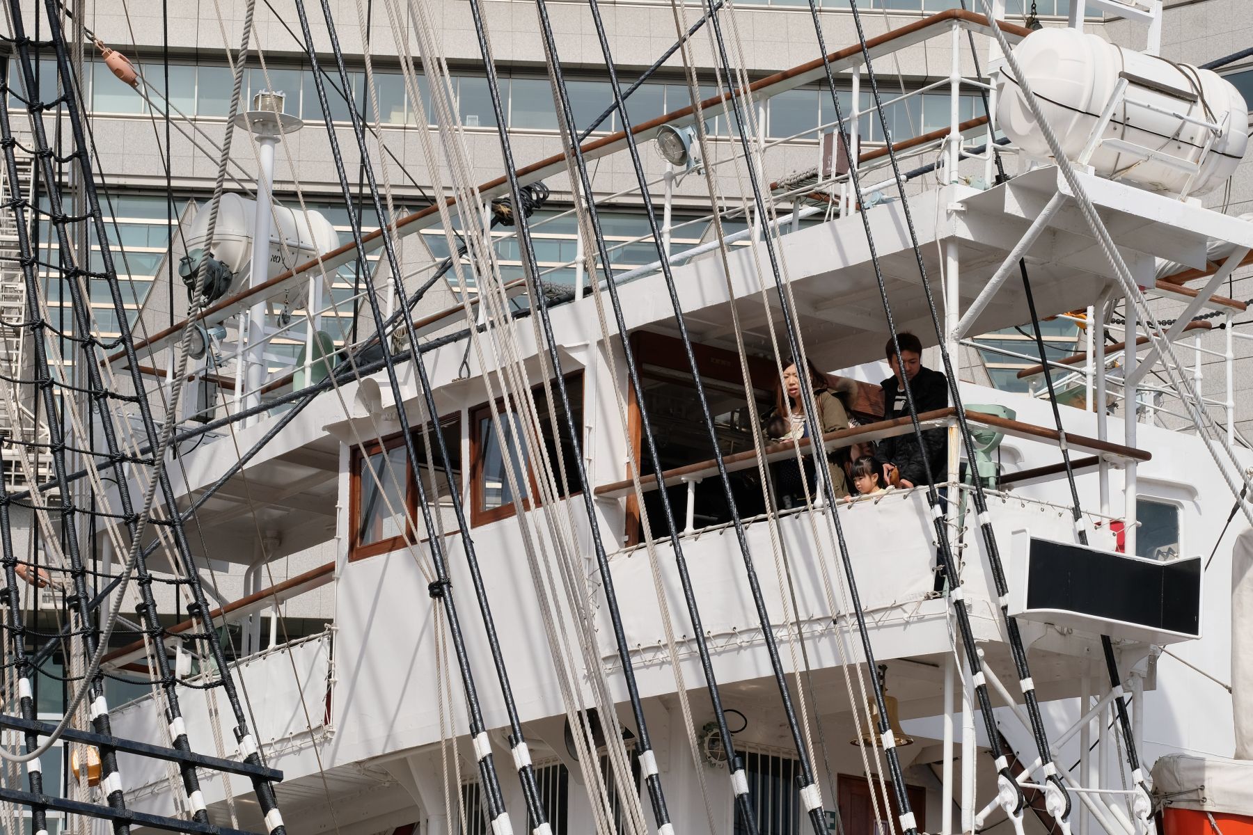 日本丸（横浜・みなとみらい） 画像 : 文化遺産見学案内所