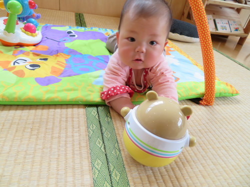 4月の乳児の様子 : やさしい森保育園BLOG