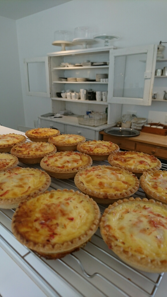 連休中も通常営業しています : sabita