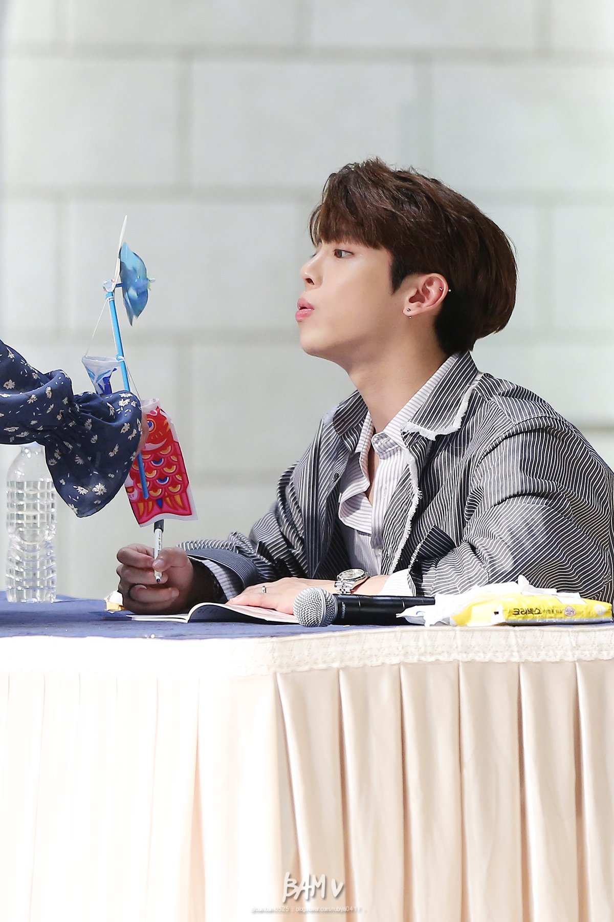 Jonghyun ' Story Op.2 Fan-signing Event ' // 170505 : ME?