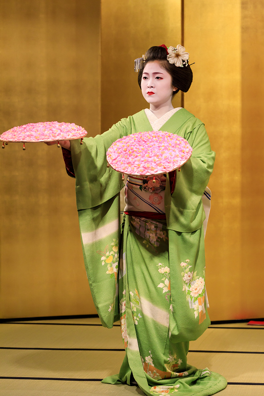 花の宴・花笠（祇園甲部 紗月さん、佳つ江さん） : 花景色－K.W.C. PhotoBlog