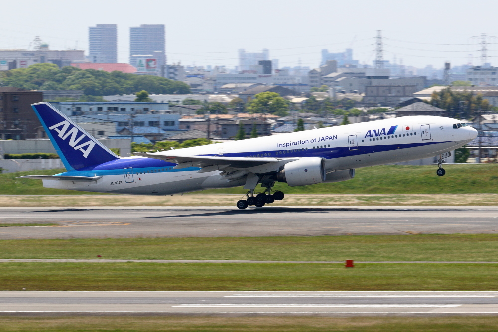2017伊丹空港 その2 ANA B777-200の離陸 : 南の島の飛行機日記