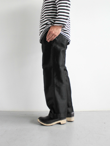 OUTIL PANTALON ALBI : 『Bumpkins putting on airs』 OUTIL PANTALON ALBI : 『Bumpkins putting on airs』