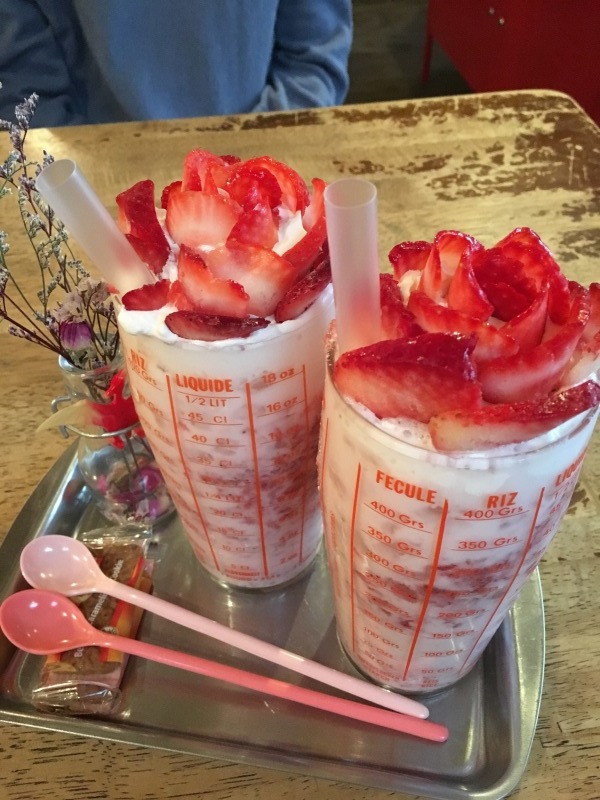 いちごたっぷりの「ストロベリーラテ」と翻訳本とか☆新村 : くちびるにトウガラシ