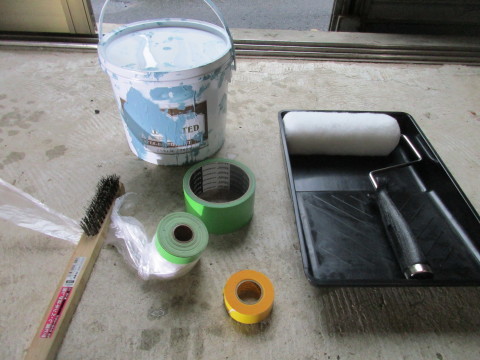 水性塗料でシャッターを塗り替える : 幸せのデザイン 鈴鹿市の宮崎建築事務所です