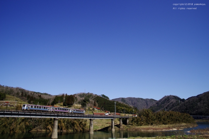 青く澄んだ空のもと : ローカル鉄道散歩