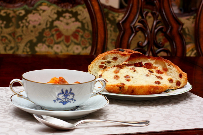 ミネストローネとレーズンブレッド : まねきねこ