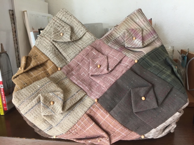 スクエアのバッグ(ぺたんこパフ)形になりました〜 : みーまんのしあわせキルト