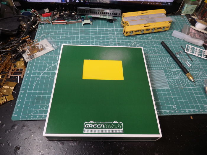 グリーンマックスの♯1233T 西武新2000系 前期型（前面貫通扉窓 小）トータルセットを組んでみる ケースに収納 : Sirokamo ...