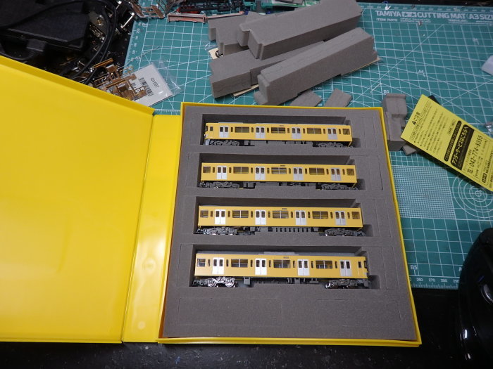 グリーンマックスの♯1233T 西武新2000系 前期型（前面貫通扉窓 小）トータルセットを組んでみる ケースに収納 : Sirokamo ...