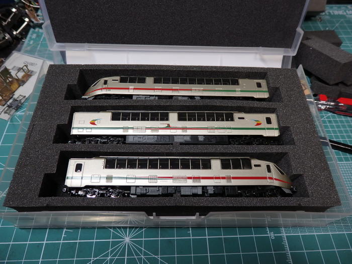 グリーンマックスの♯1233T 西武新2000系 前期型（前面貫通扉窓 小）トータルセットを組んでみる ケースに収納 : Sirokamo ...