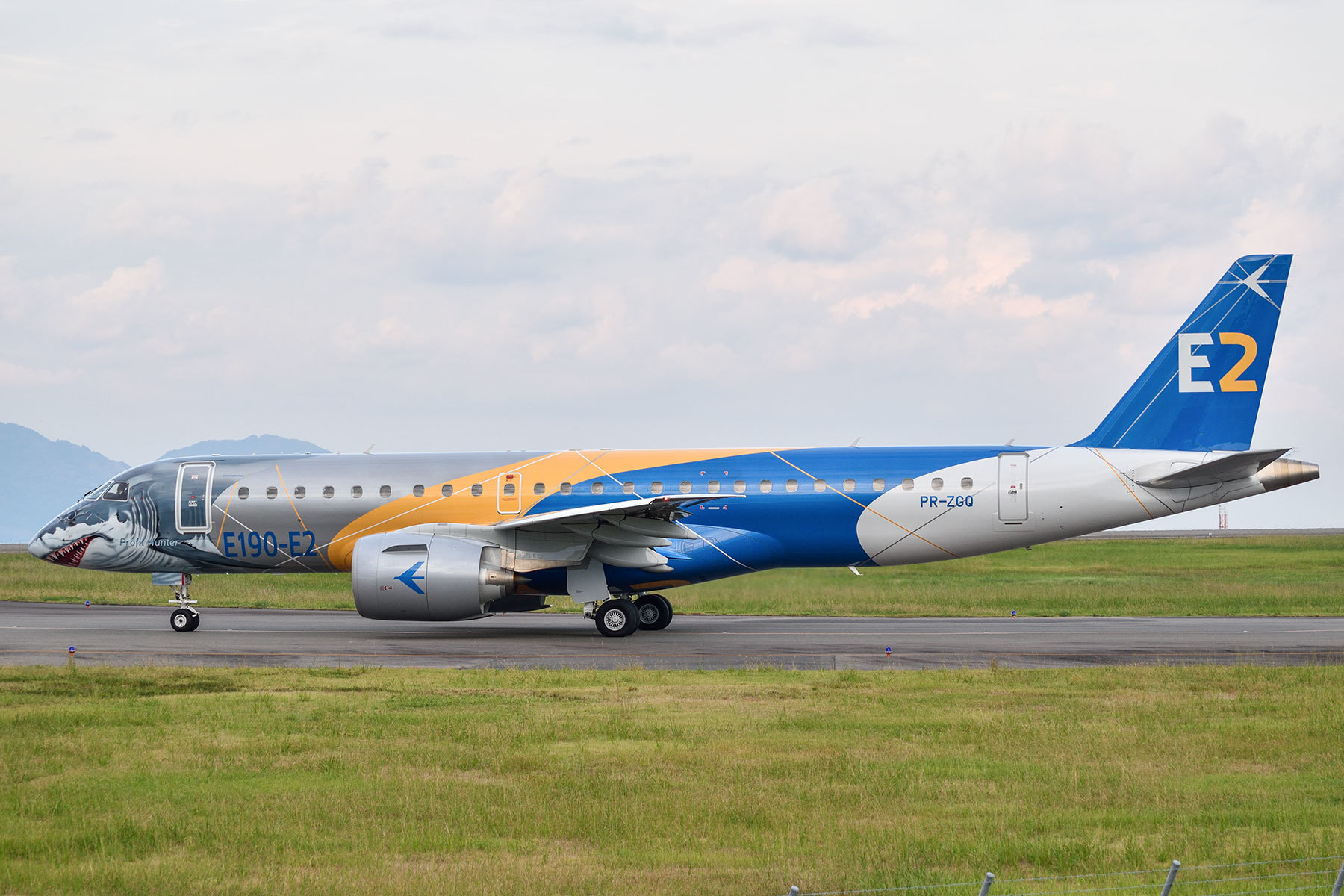 Embraer E190-E2 / PR-ZGQ - アジアワールドツアー in 静岡 - (中編) : SKY LOUNGE GARDEN ...