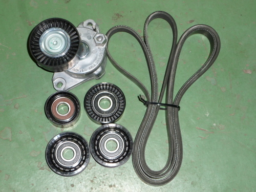 ベンツ W164 ML63 のファンベルトの交換とテンショナー、ガイドプーリーとフロントポジション球の交換 : THREE POINT ...