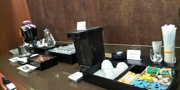 JALサクララウンジ（那覇空港） : 藍。の着物であるこう