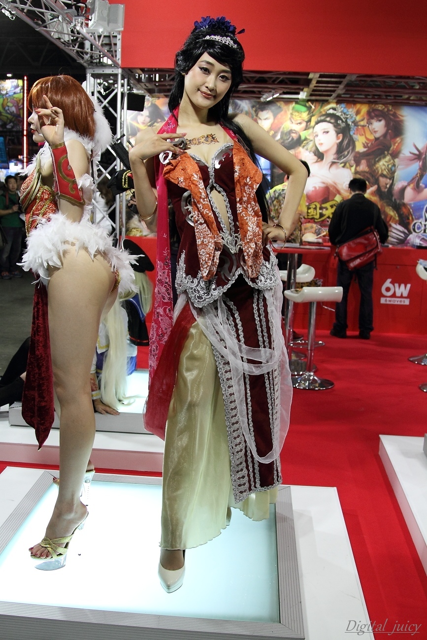 宮木梨衣 さん（6waves ブース） : Digital juicy