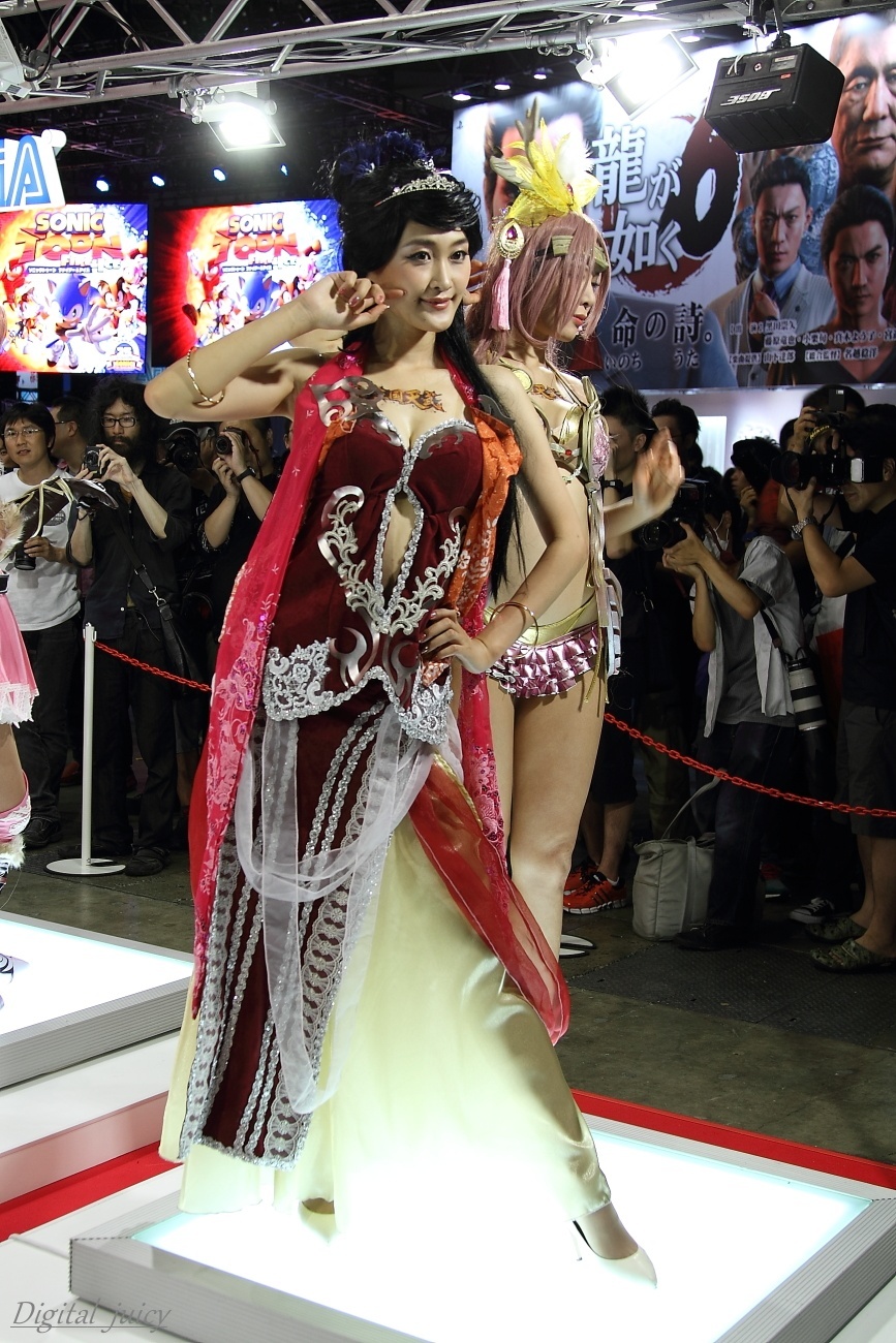 宮木梨衣 さん（6waves ブース） : Digital juicy