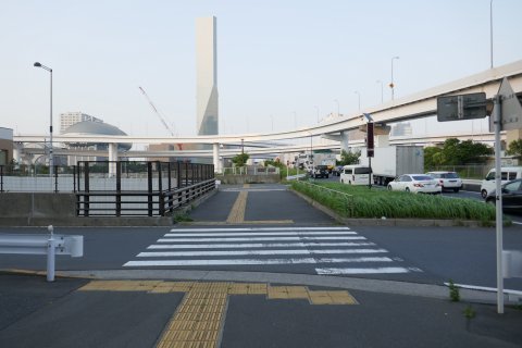 東京港臨港道路 海岸青海線 : Fire and forget