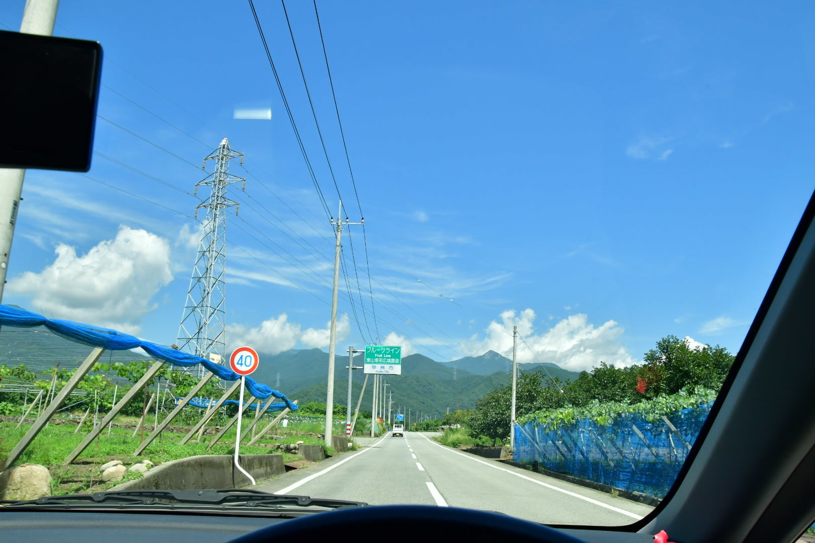 西の沢の渓谷へ : Sauntering