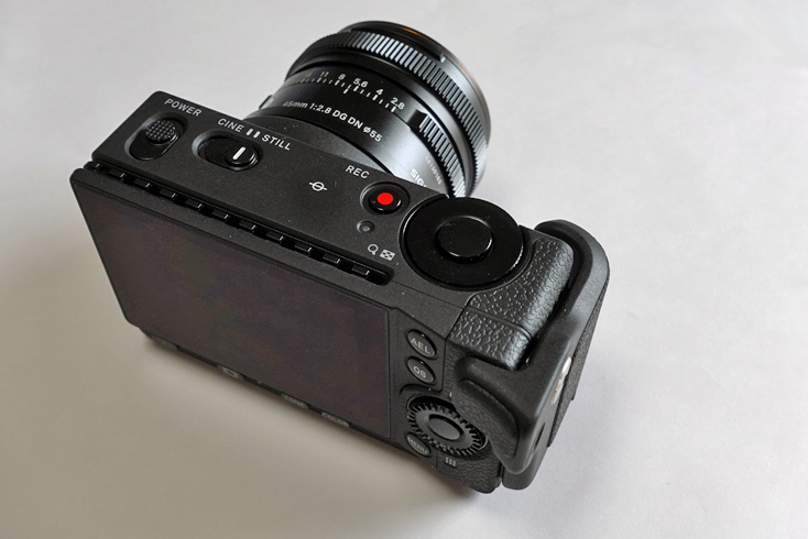 SIGMA fp用グリップが来た! : A Story of A SIGMA fp用グリップが来た! : A Story of A