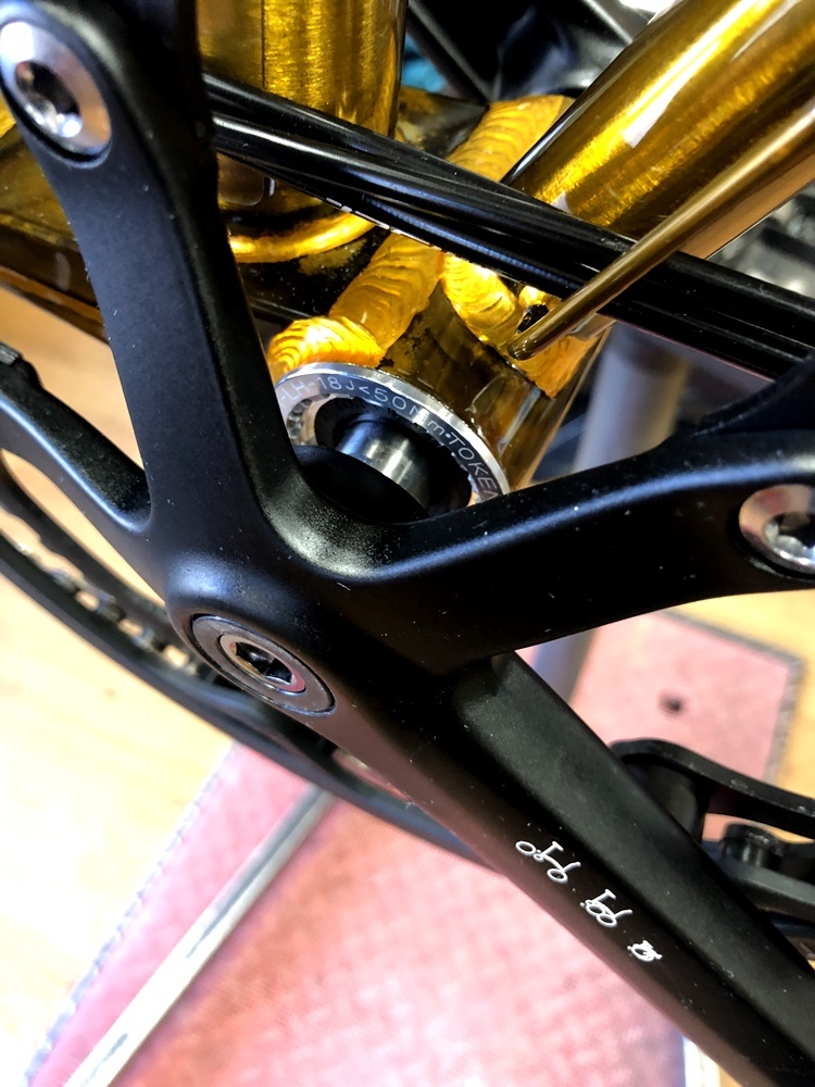 BROMPTON BB交換/TOKEN：TK868CT : カルマックス タジマ -自転車屋さんの スタッフ ブログ