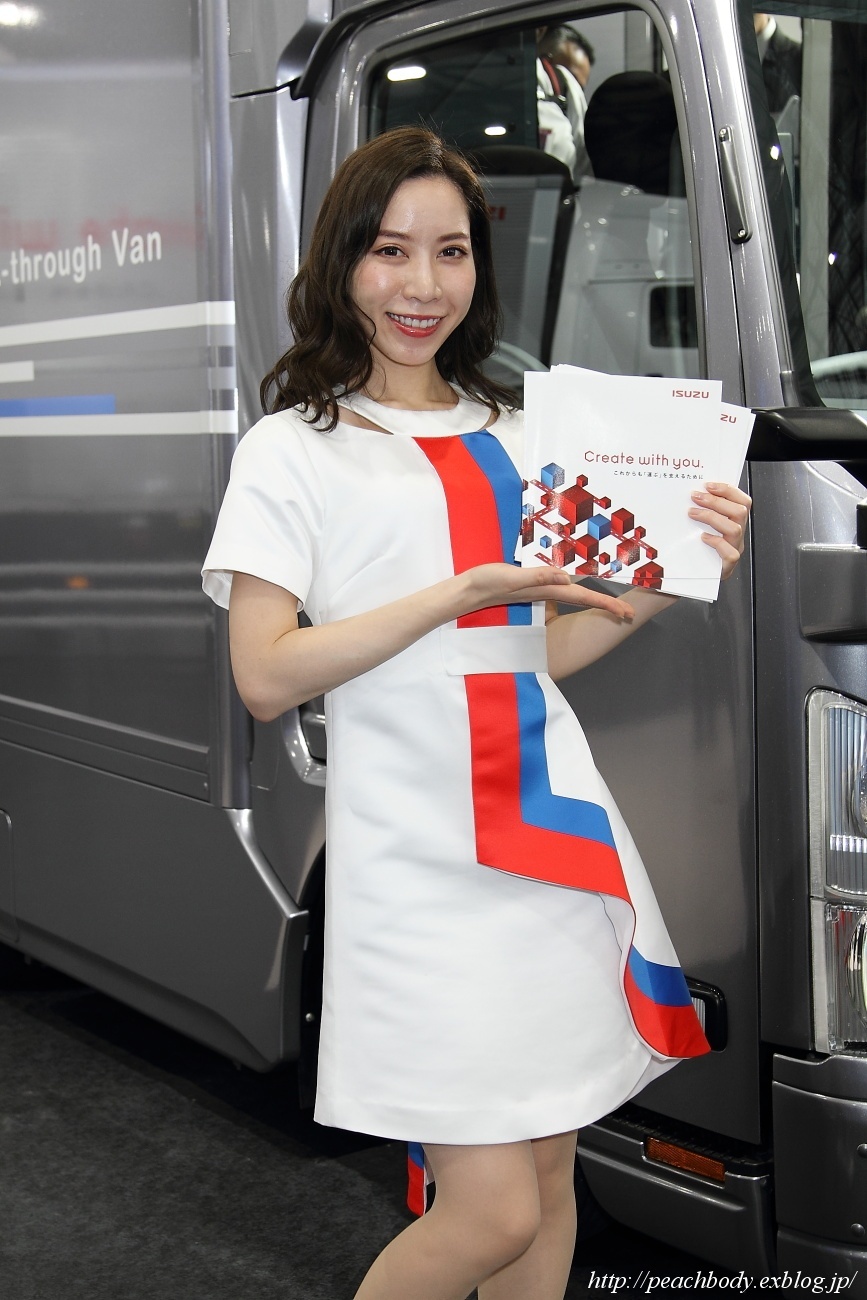 田中彩央里 さん（いすゞ ブース） : Peach Body