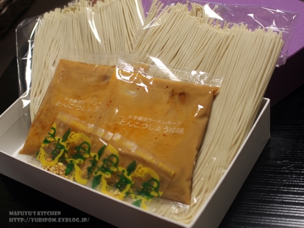 【お洒落な化粧箱入り♪ アサムラサキのかき醤油ラーメン とんこつしょうゆ味。（商品紹介）】 : スパイスと薬膳と。
