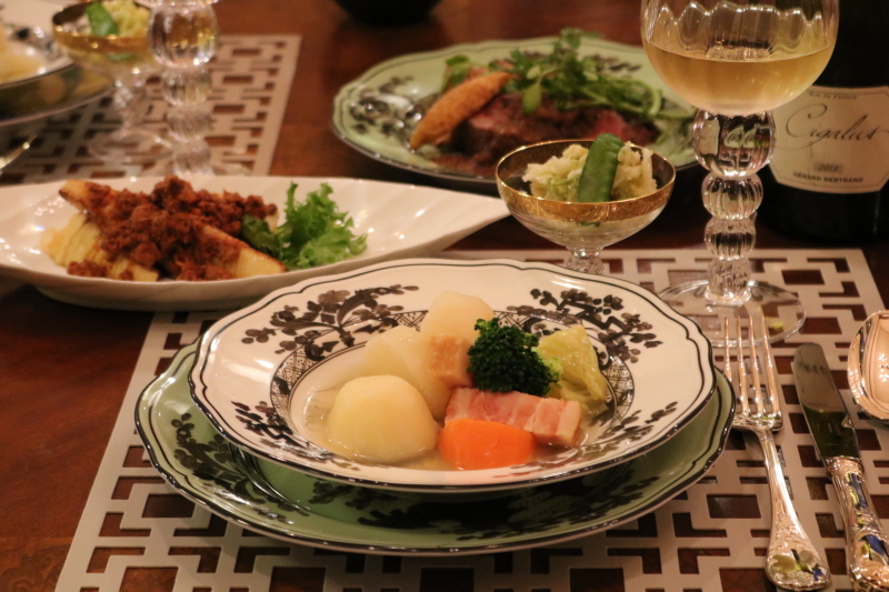 庭の小さな花 : ミセス サファイア 静けさの中で