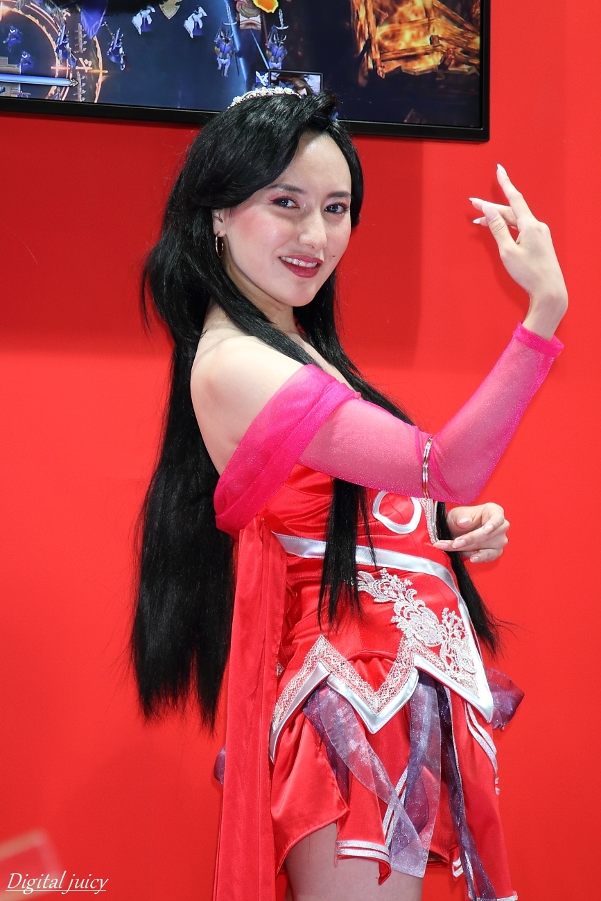 松本リコ さん（6waves ブース） : Digital juicy