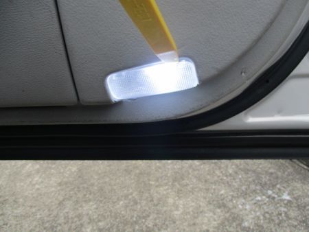 GRS200・・・カーテシランプ交換（取付編） : Doll`s Houseをやってみた