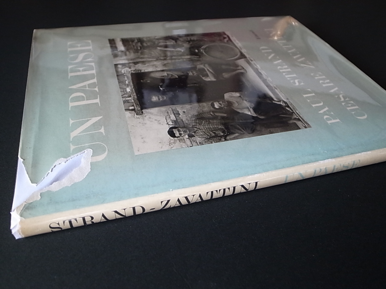 UN PAESE / Paul Strand (Photos), Cesare Zavattini (Texts) : Books & Things