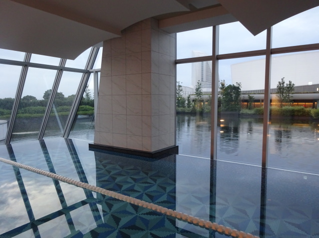 ザ・カハラ・ホテル＆リゾート 横浜 （5） プール、浴場、ホテルの夜 : 「くう・ねる・あそぶ」のホテル備忘録