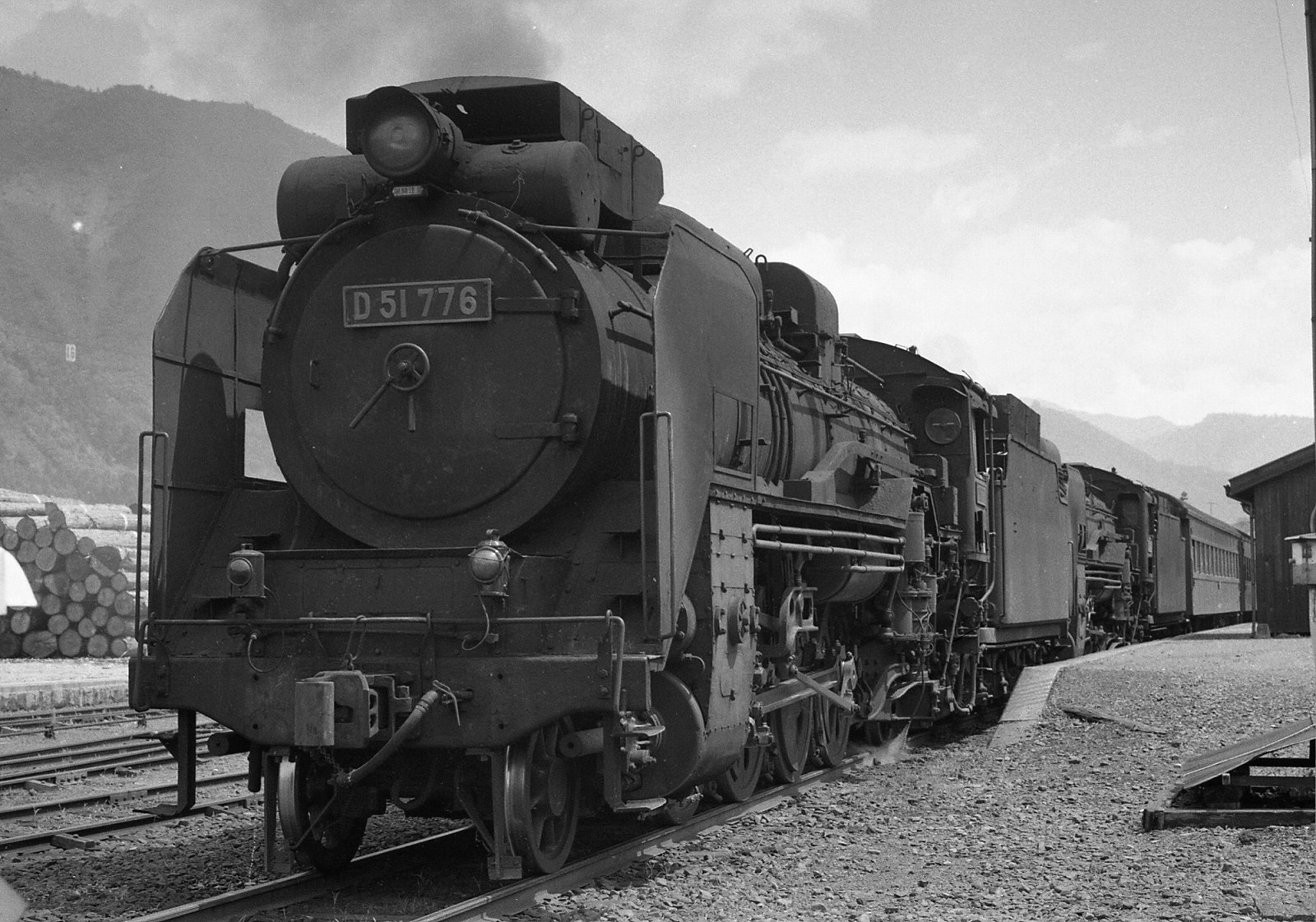 昔、機関区駅で出会った車輌達（77）中央西線 野尻駅 D51776+D51265 : 南風・しまんと・剣山 ちょこっと・・・