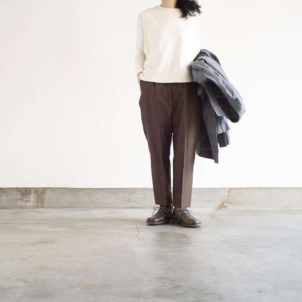 HAVERSACK Grosgrain Tapered Easy Pants (Brown) : un.regard.moderne