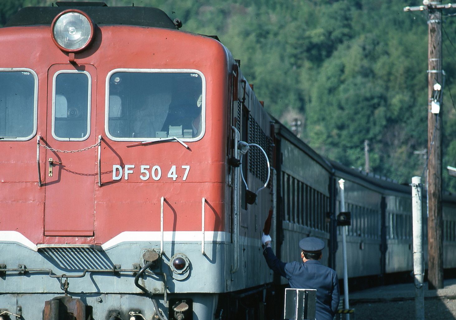 昔、機関区駅で出会った車輌達（128）土讃線 朝倉駅 DF50 47 : 南風・しまんと・剣山 ちょこっと・・・