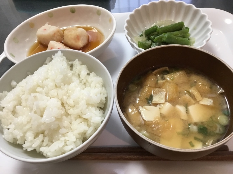 しらゆり荘 朝食 かにつみれ いんげんと白きくらげのナムル 今日の献立 