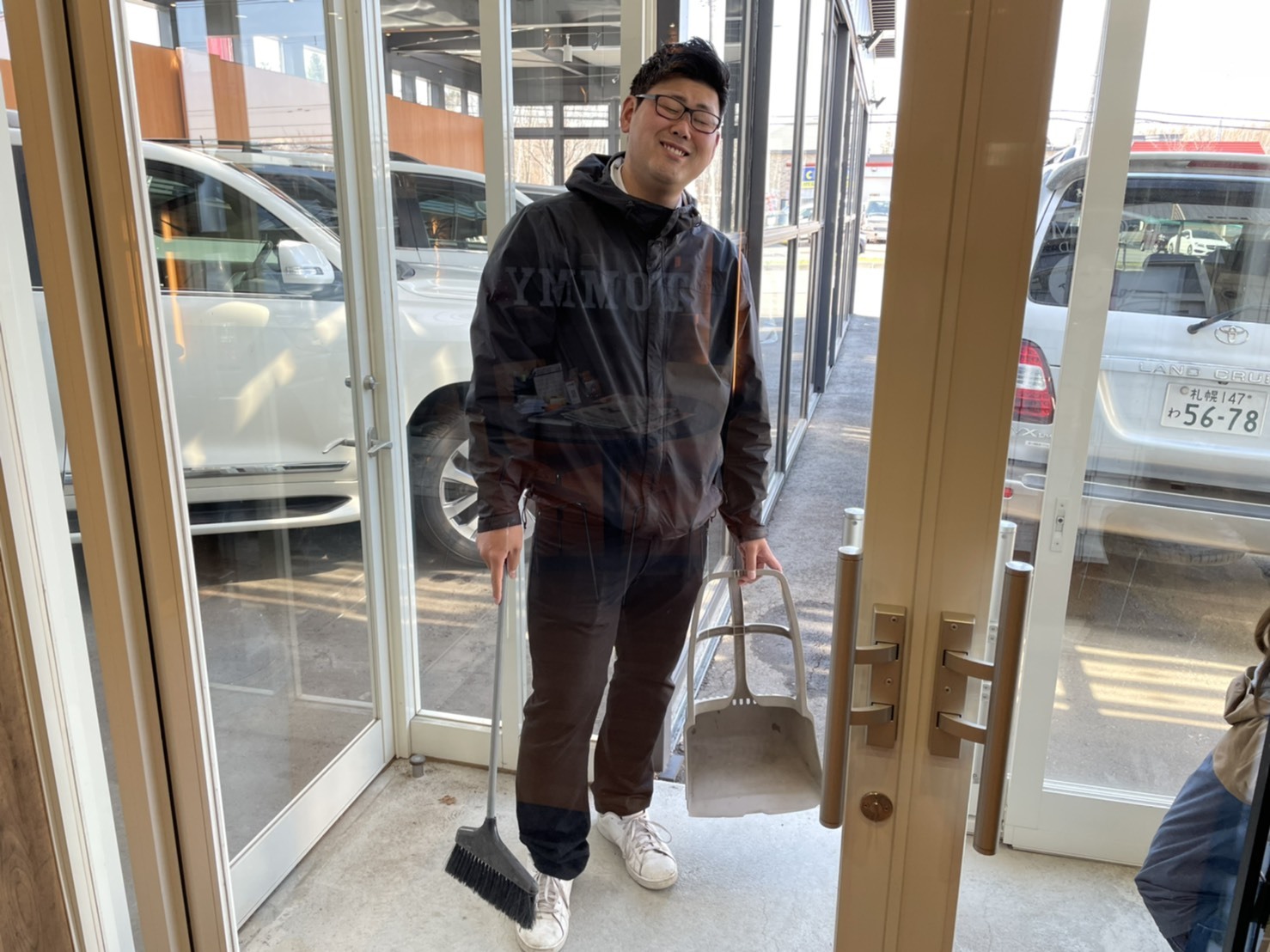 4月27日（火） 本店ブログ☆ エスクァイア 1.8ハイブリッドGiブラックテイラード 入庫しております☆ランクル ハマー エスカレード ...