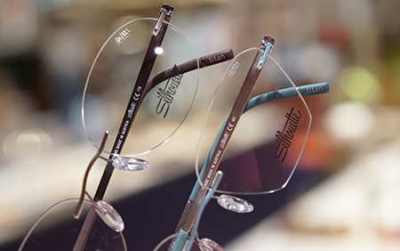 シルエット NEW 「MOMENTUM モーメント」 : 立川駅直結ecuteのメガネ店『RiiNG EYEWEAR』の blog♪ 「 TALEXタレックスレンズ取扱店」