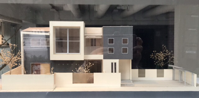 美容室に何時もより朝早めに : 青山〜チトフナぱせり日記