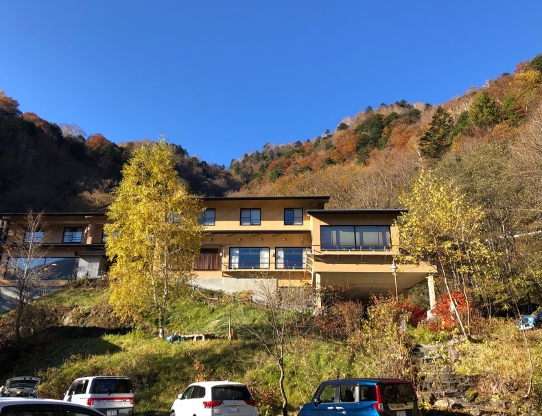 紅葉を見たさに ・ 11/3(水) その② 新穂高ロープウェイ → 中の湯温泉旅館 : 風のとおる家から